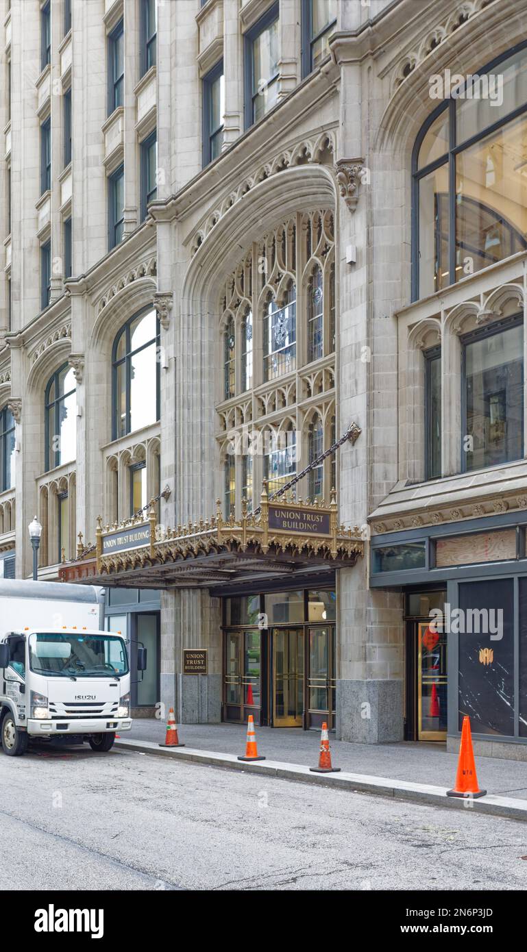 Pittsburgh Downtown: Landmark Union Trust Building was restored inside ...