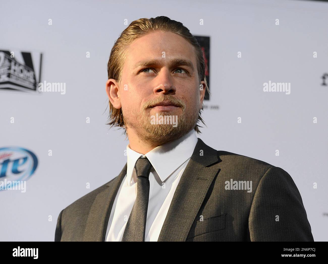 Actor Charlie Hunnam arrives on the red carpet at the season six ...
