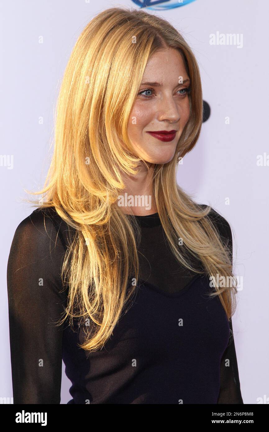 Actress Winter Ave Zoli arrives at the season 6 premiere screening of ...