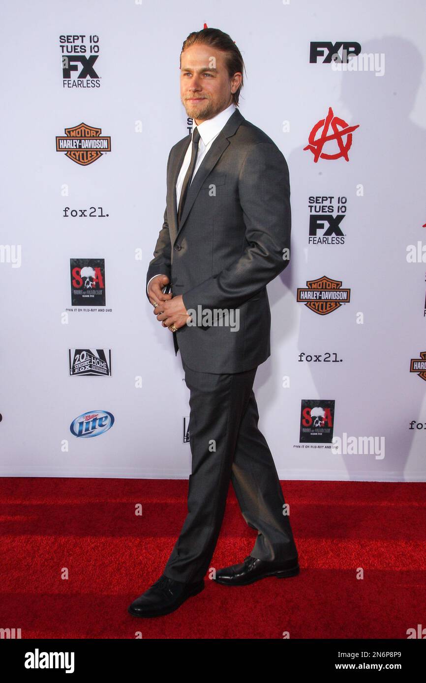 Actor Charlie Hunnam arrives at the season 6 premiere screening of ...