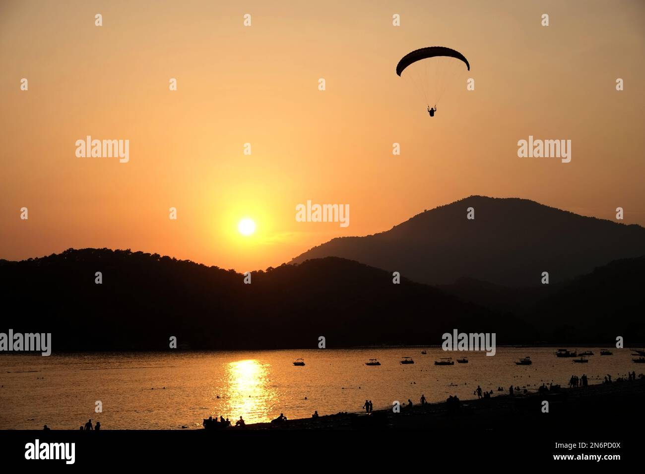 paragliding sunset olu deniz beach Stock Photo - Alamy