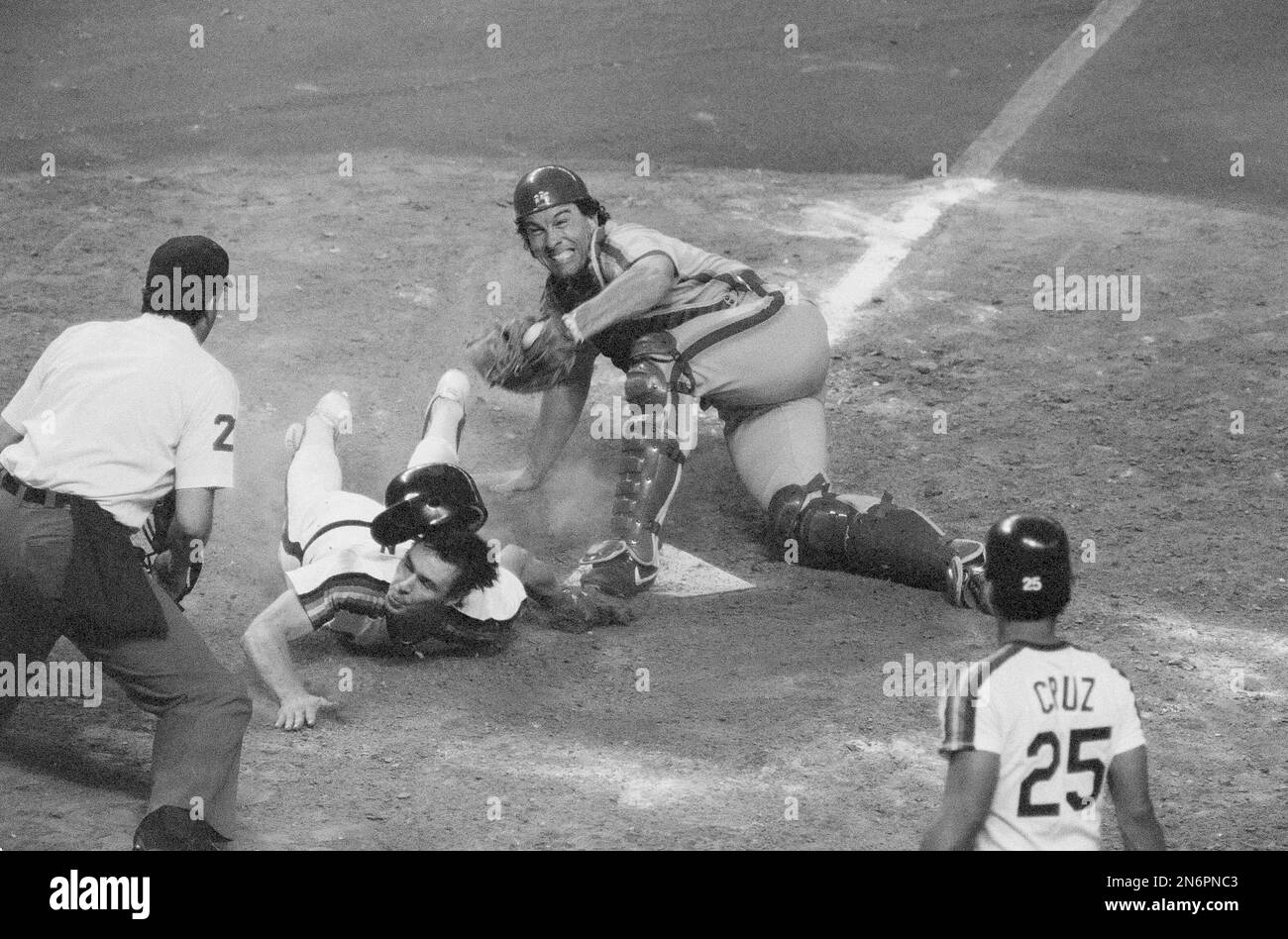 New York Mets Catcher Gary Carter and Houston Astro Billy Doran look to ...