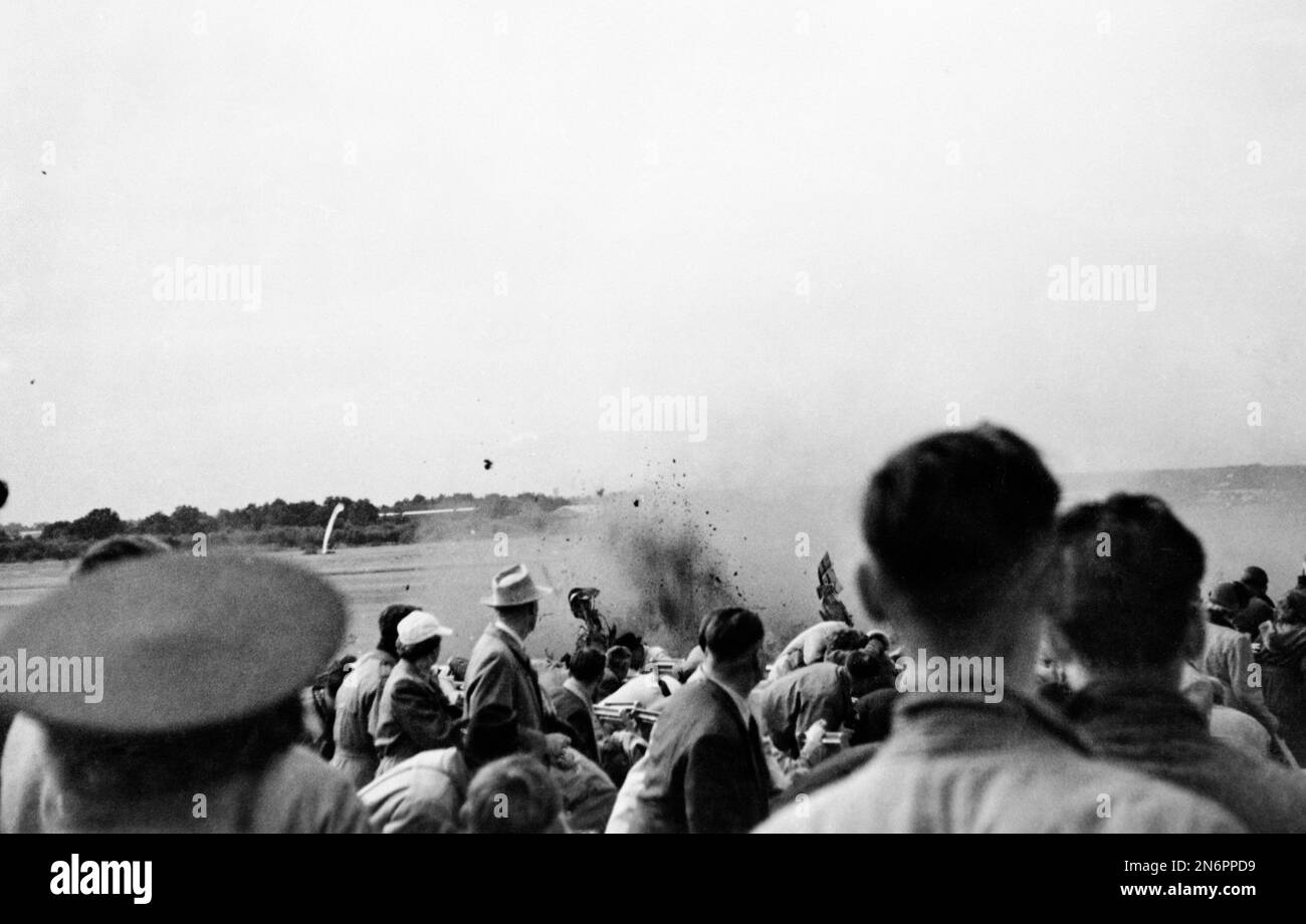 The moment when the debris hit the ground from the De Havilland DH 110 ...