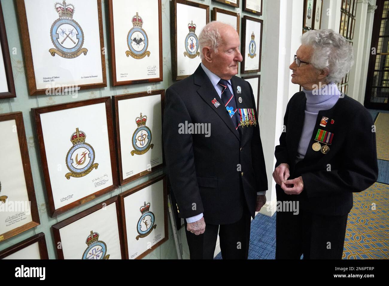 WWII veterans Norrie Bartlett, 96, of Blackwater, Hampshire (left ...