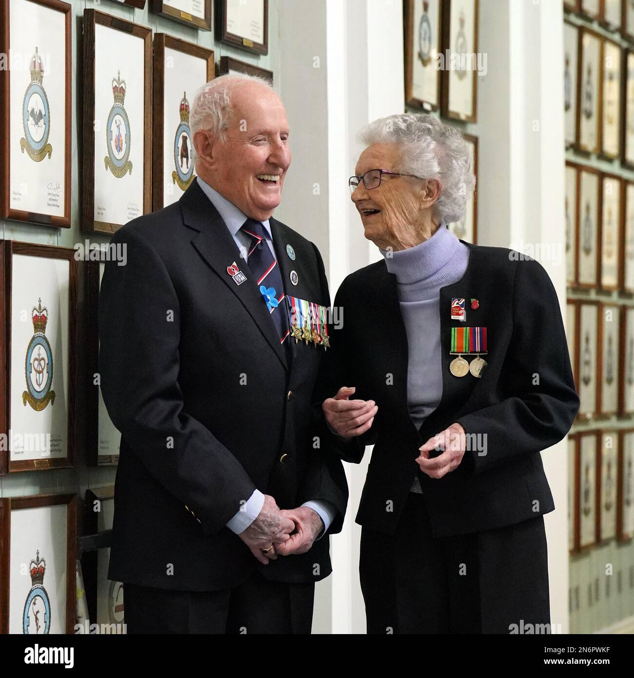 WWII veterans Norrie Bartlett, 96, of Blackwater, Hampshire (left ...