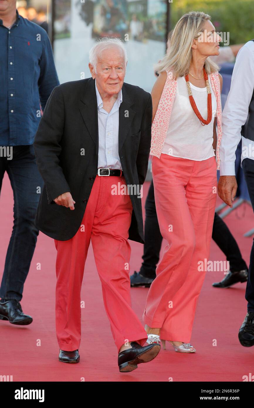 Author and journalist Jacques Chancel, left, and his wife Martine ...