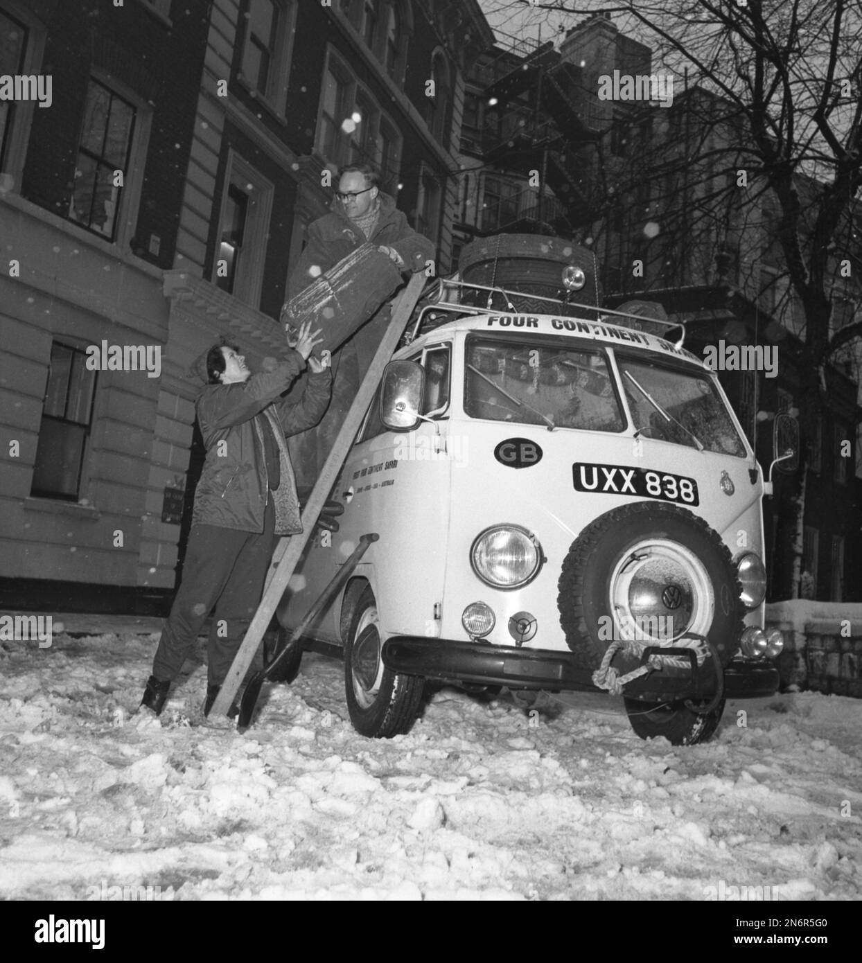 Christine Frost helps her husband David to load the last of their ...