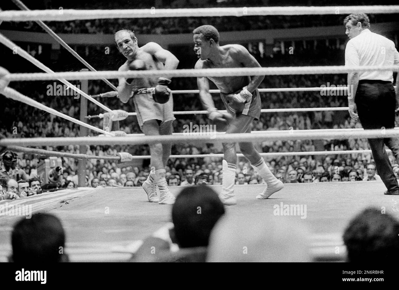 Boxers Alfonso Frazer of Panama, right, and Nicolino Locche of ...
