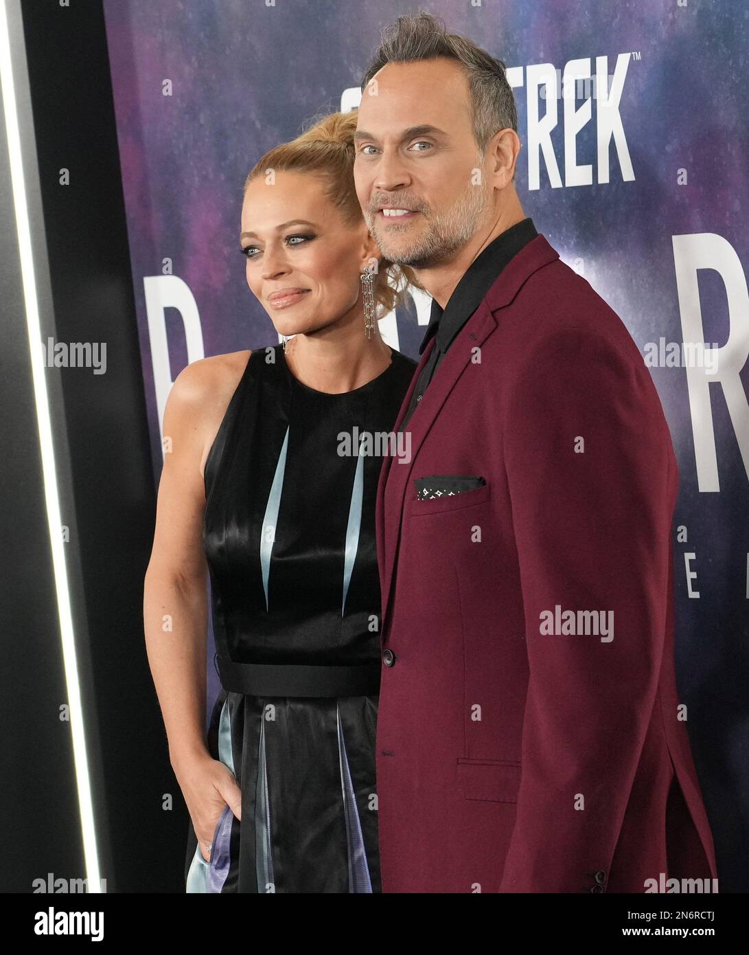 Los Angeles, USA. 09th Feb, 2023. (L-R) Jeri Ryan and Todd Stashwick at ...