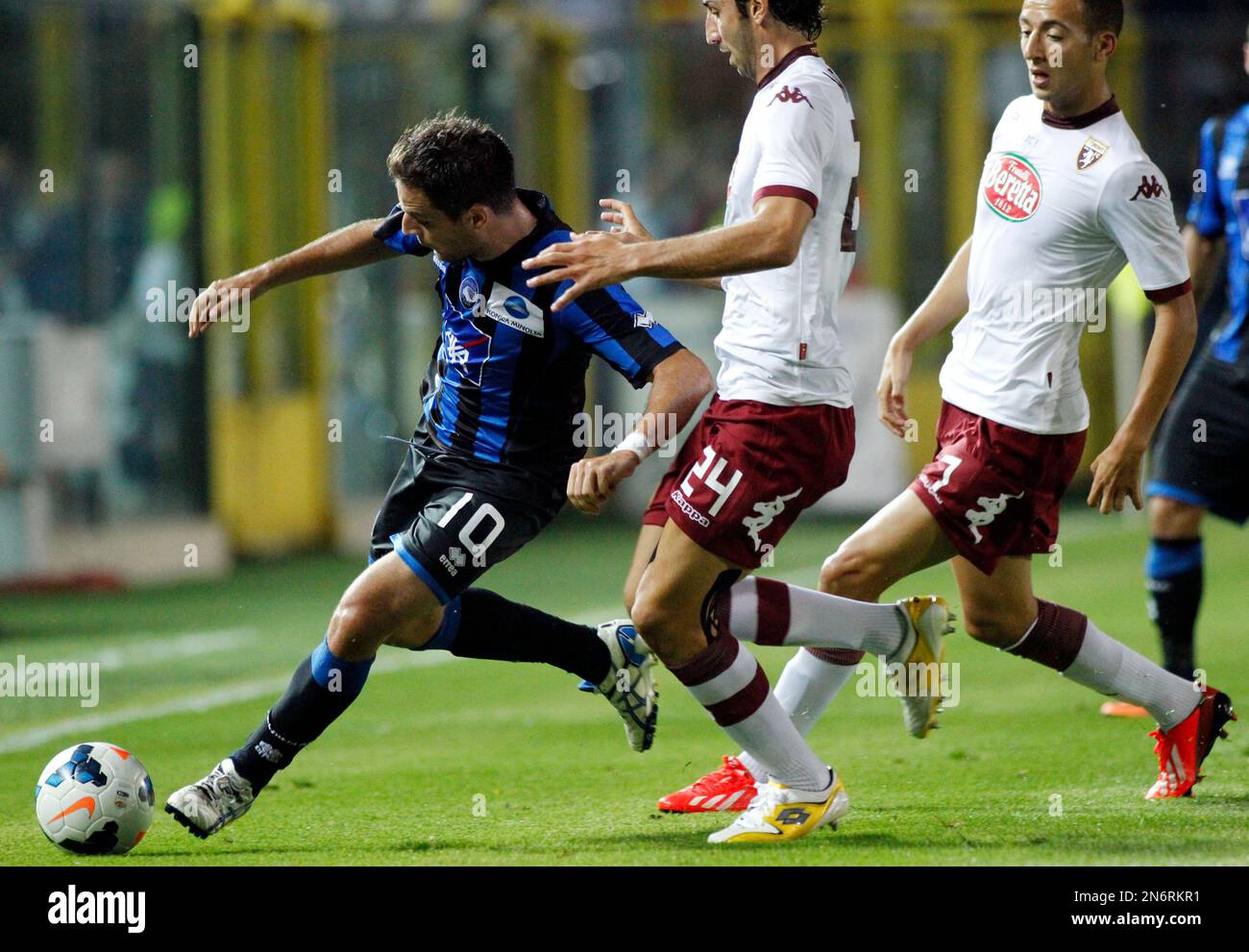 Atalanta's Giacomo Bonaventura, left, is challenged by Torino's ...