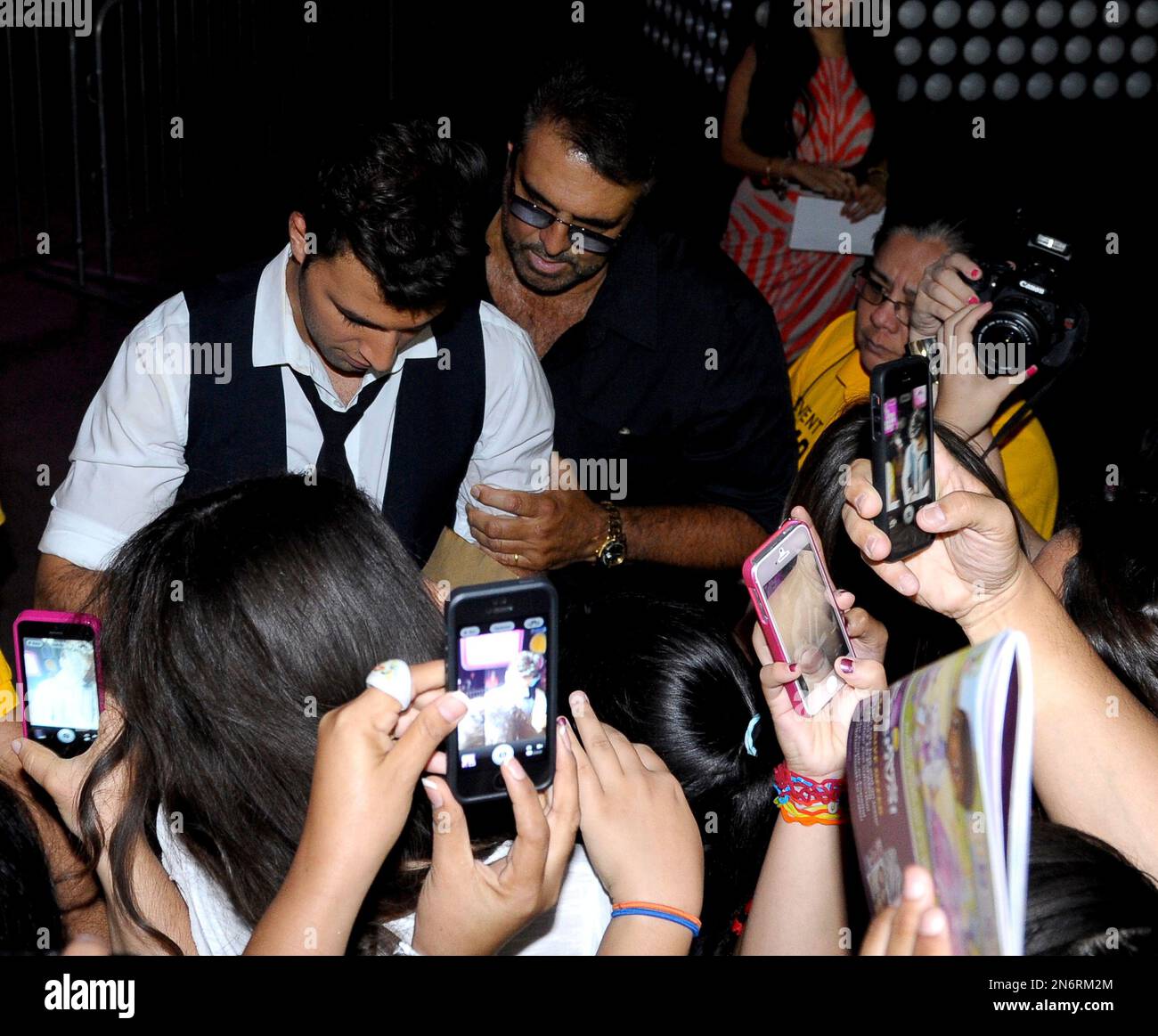 Singer Jencarlos Canela signs autographs at Festival People en Espanol ...