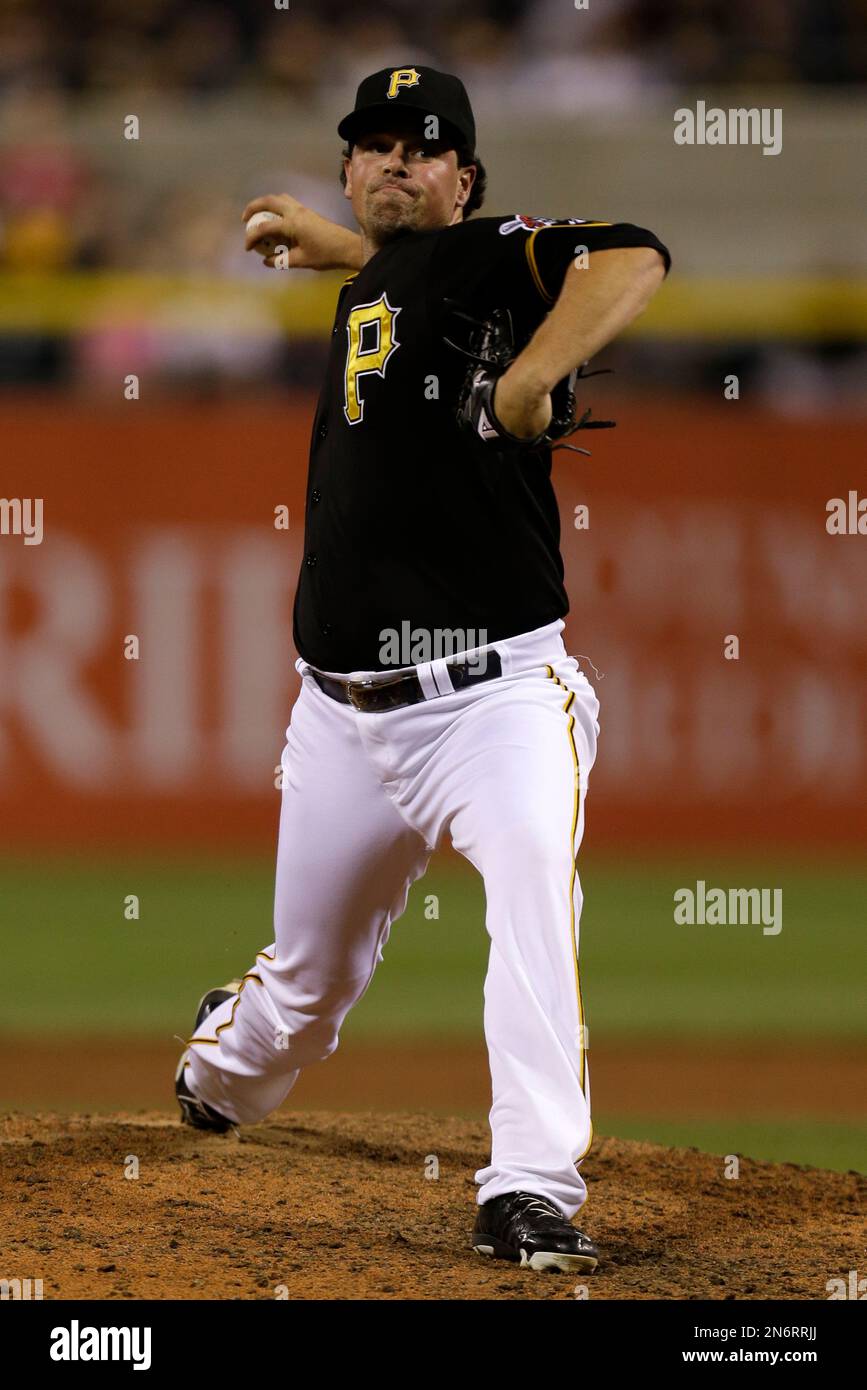 Pittsburgh Pirates relief pitcher Vin Mazzaro (32) delivers during the ...