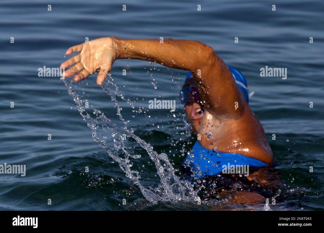 U.S. swimmer Diana Nyad, 64, begins her swim to Florida from the waters ...