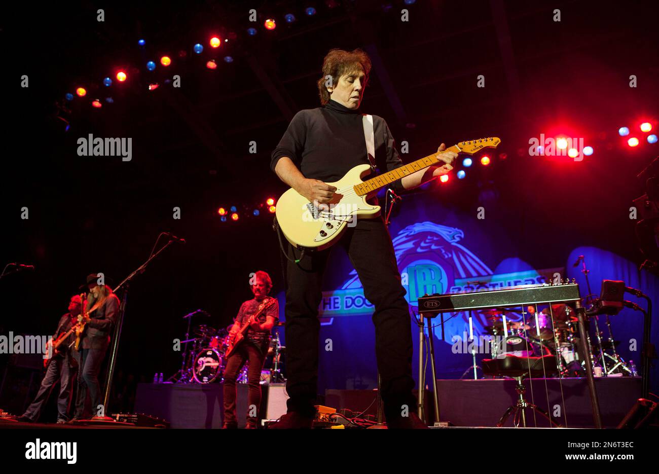 John Cowan, Patrick Simmons, Tom Johnston and John McFee of The Doobie ...