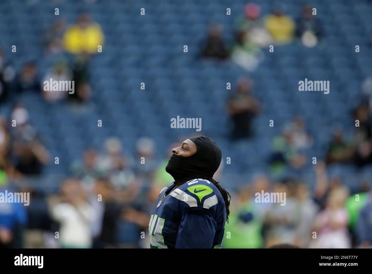 Seattle Seahawks' Marshawn Lynch wears a warming mask during warmups ...