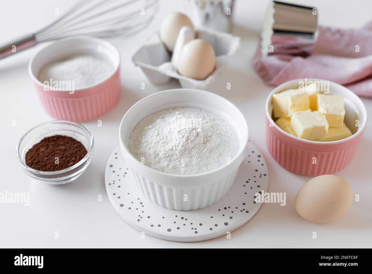 Kitchen table ingredients making hi-res stock photography and images ...
