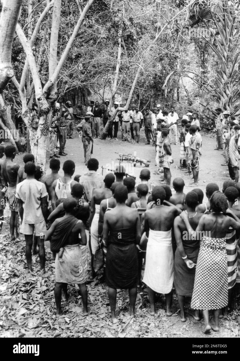 New recruits of he National Liberation Forces undergo preliminary ...
