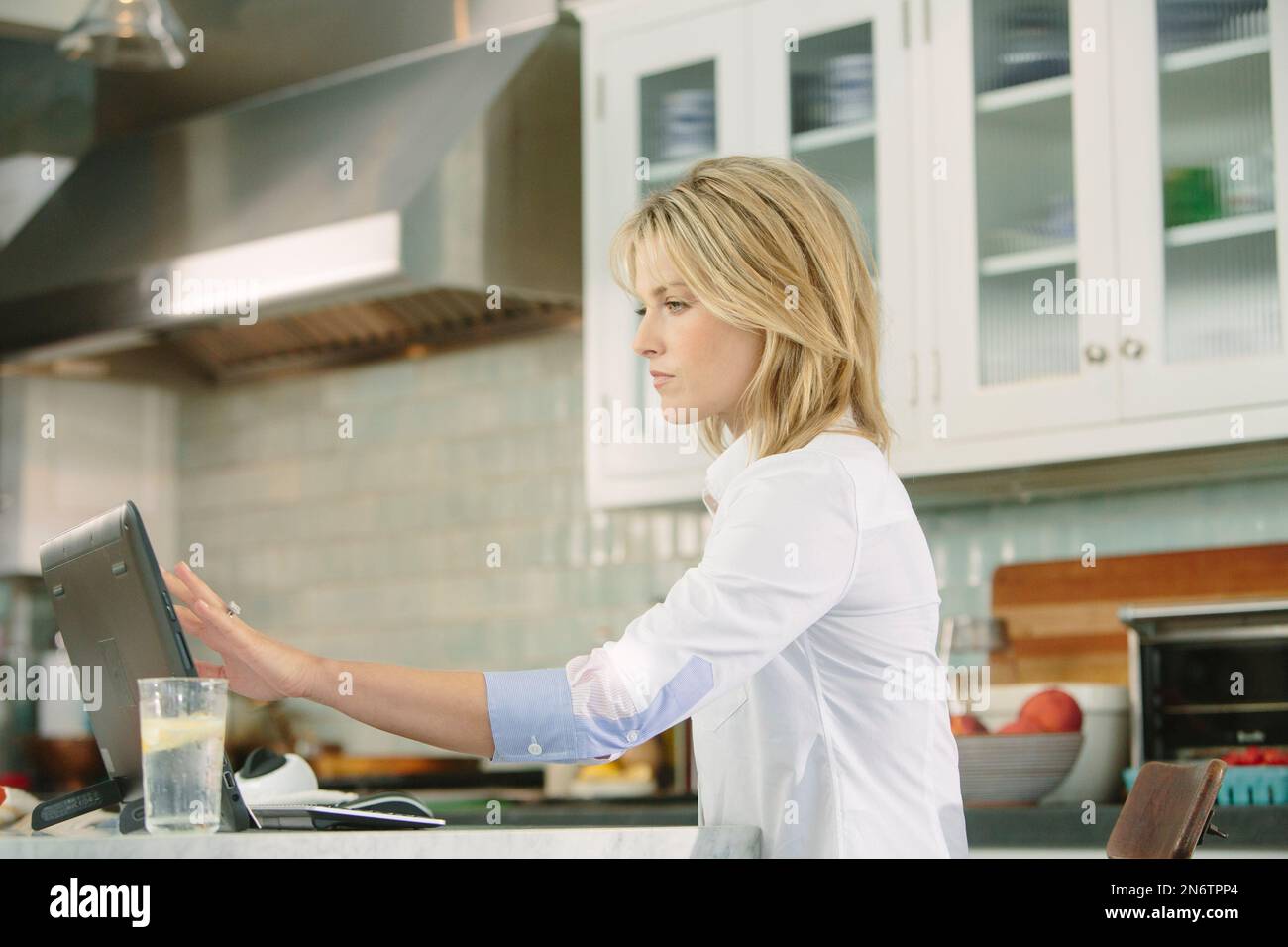 IMAGE DISTRIBUTED FOR MICROSOFT 365 - Ali Larter uses OneNote to review ...