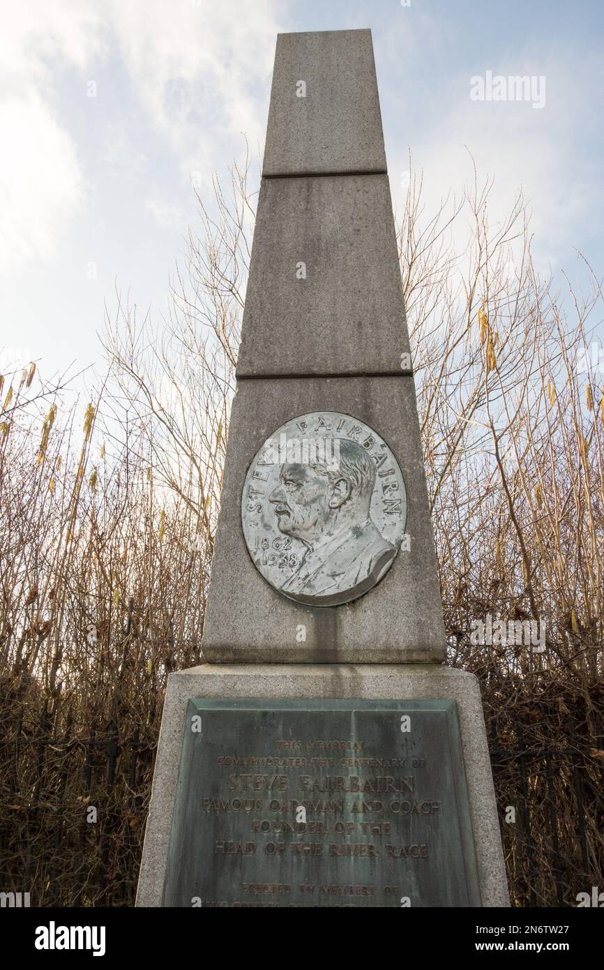 Plaque and monument to Steve Fairbairn, the founder of The Head of the ...