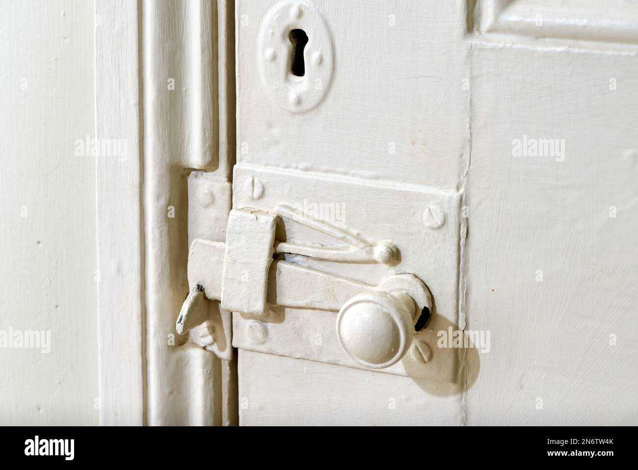Victorian door latch handle white Stock Photo - Alamy