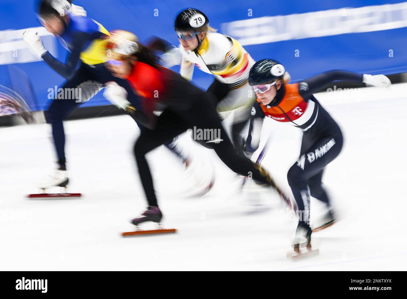 DORDRECHT - 10/02/2023, Xandra Velzeboer (NED) in action in the 500 ...