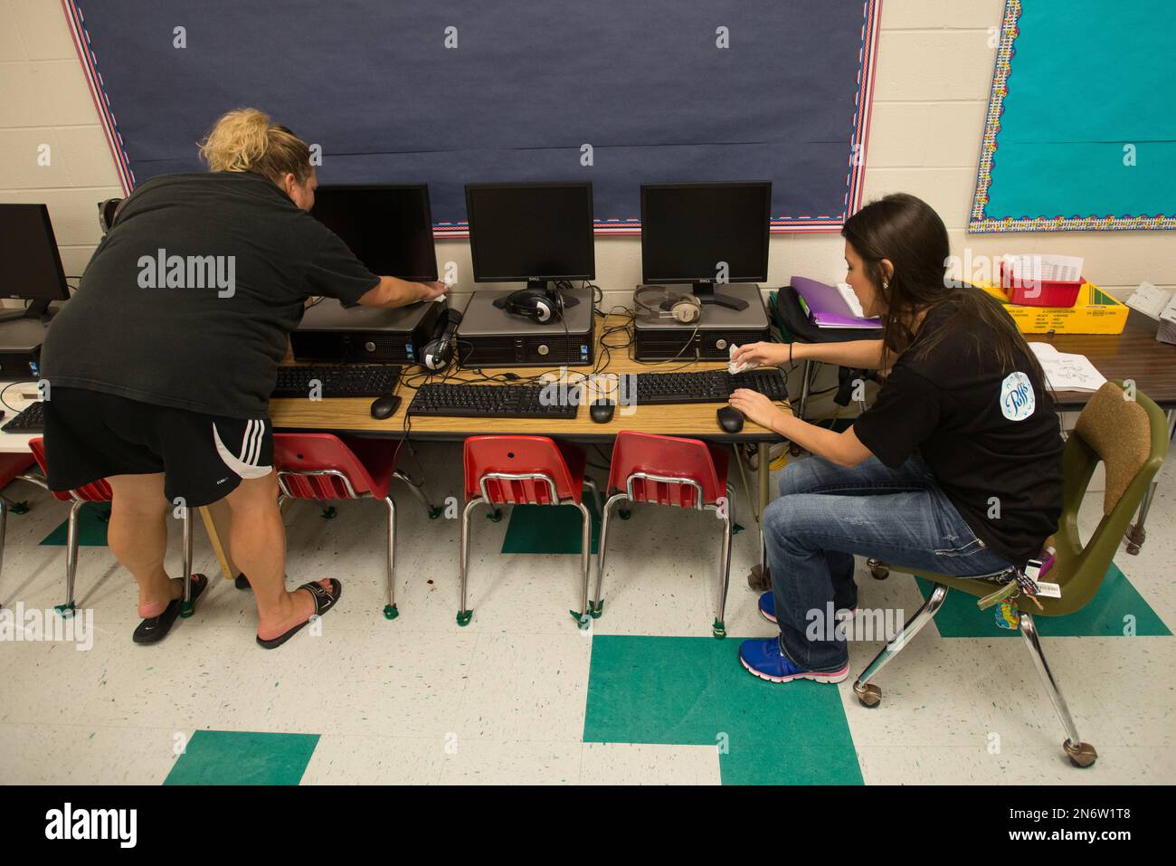 Fifth grade teacher Melissa Stockwell, left, and Katherine Mapp with ...