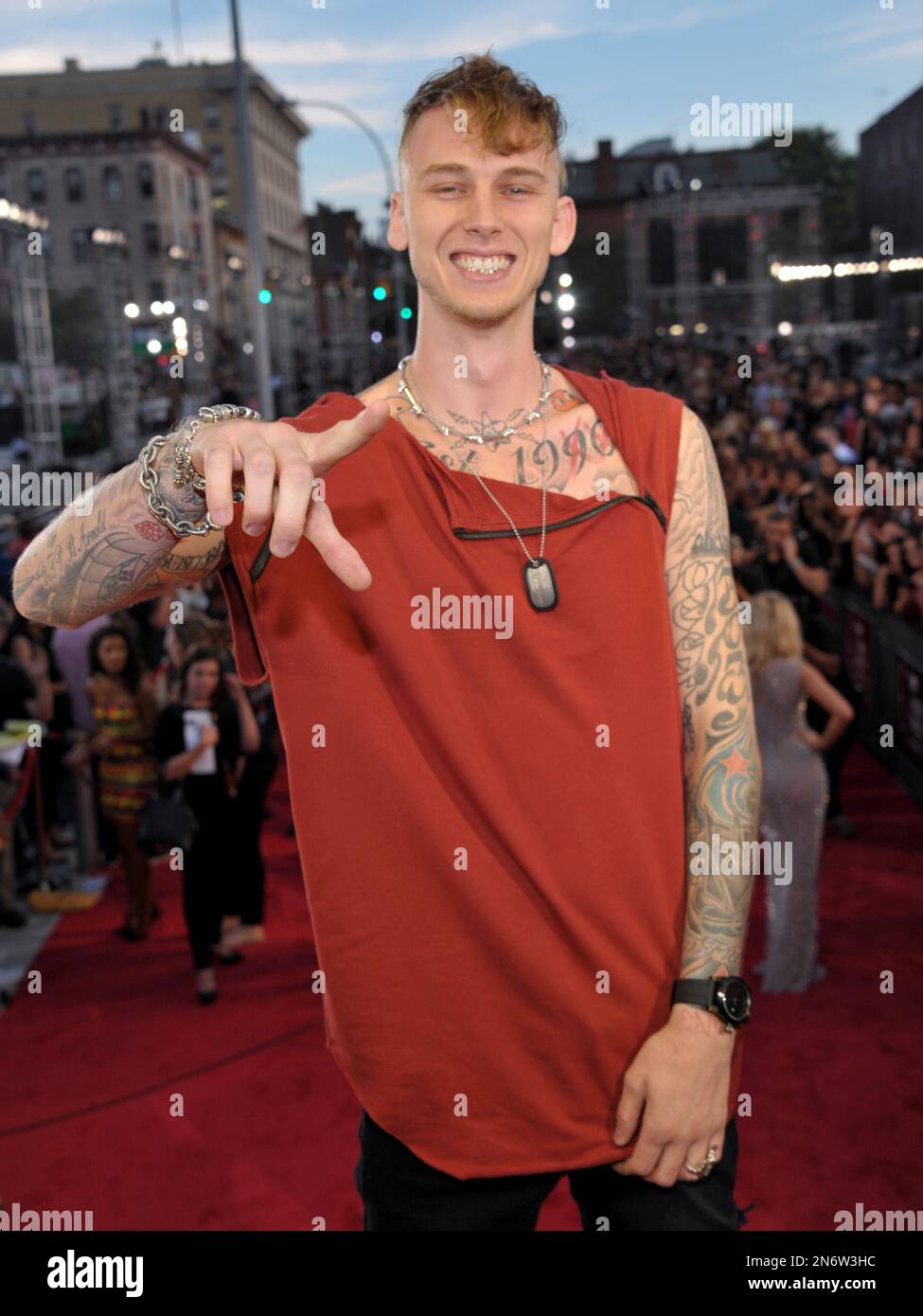 Machine Gun Kelly arrives at the MTV Video Music Awards at Barclays ...
