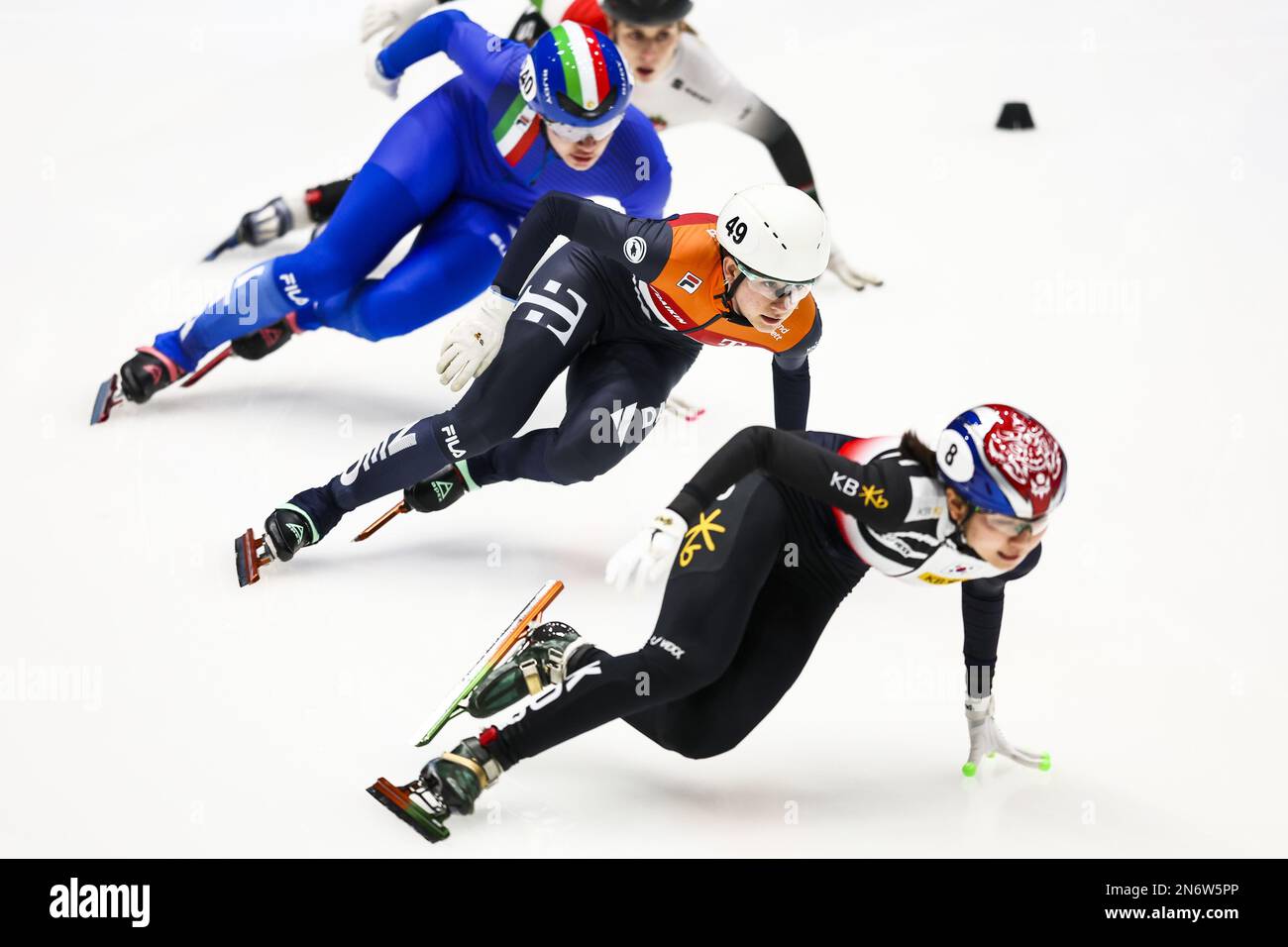 DORDRECHT - 10/02/2023, Selma Poutsma (NED), Suk Hee Shim (KOR) (lr) in action in the 500 meter ...
