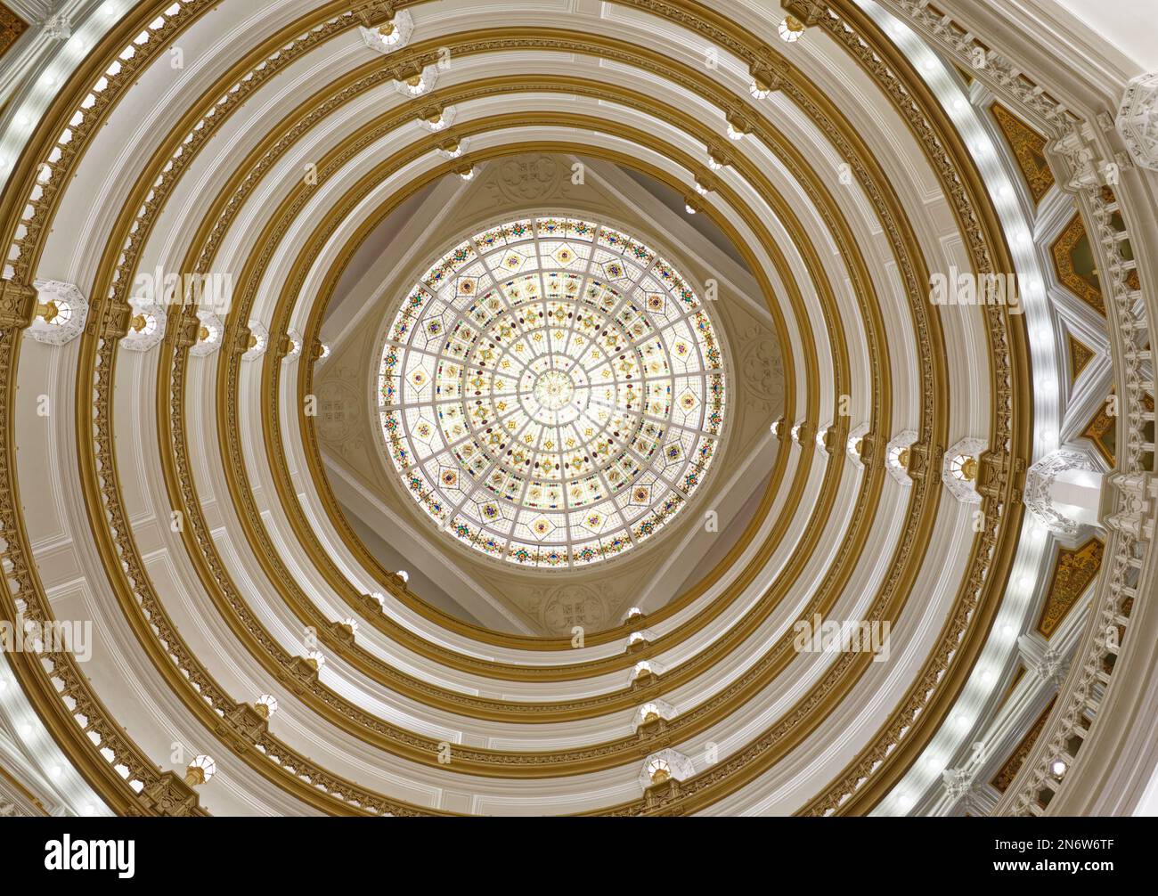 Pittsburgh Downtown: A 10-story rotunda, capped by a stained glass ...