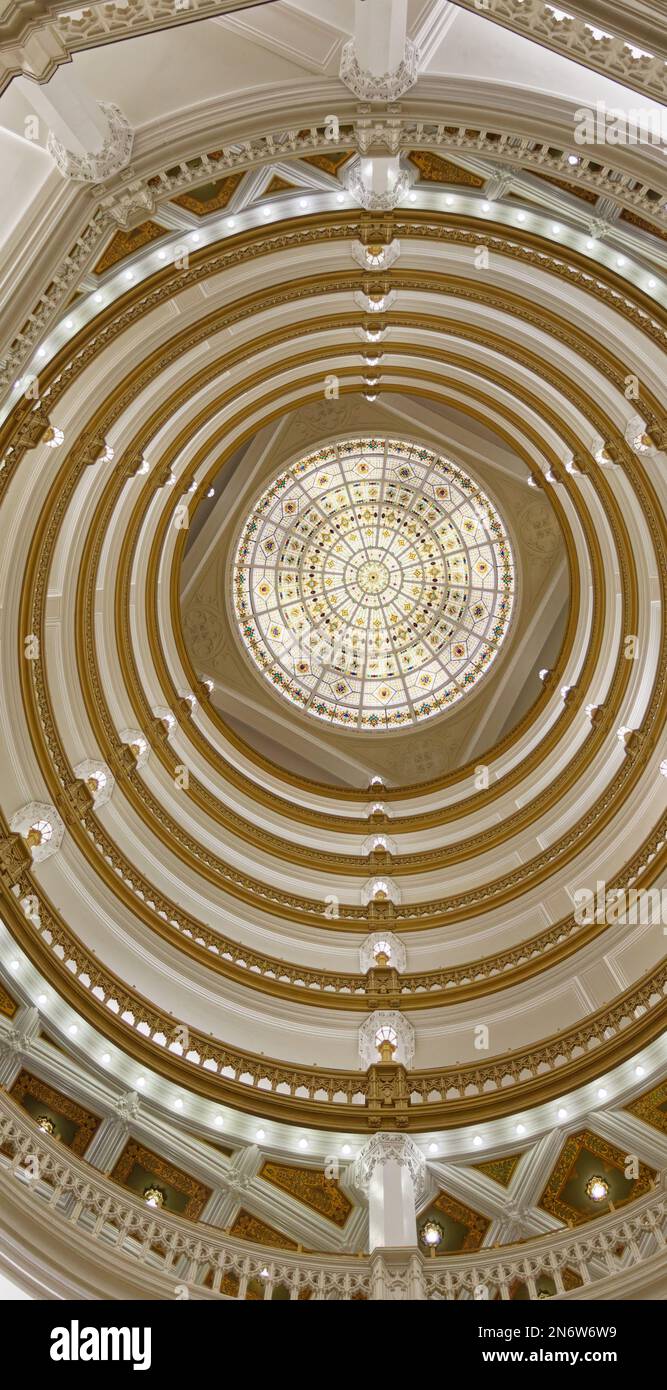 Pittsburgh Downtown: A 10-story rotunda, capped by a stained glass ...