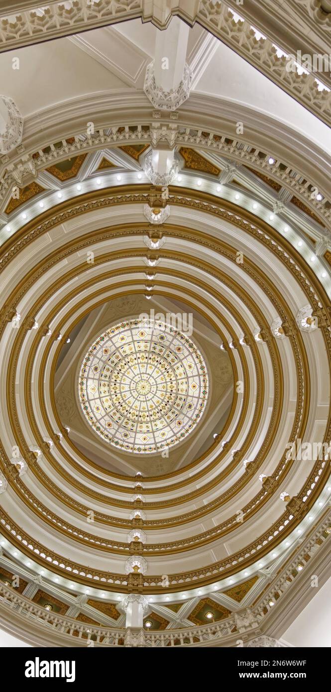 Pittsburgh Downtown: A 10-story rotunda, capped by a stained glass ...