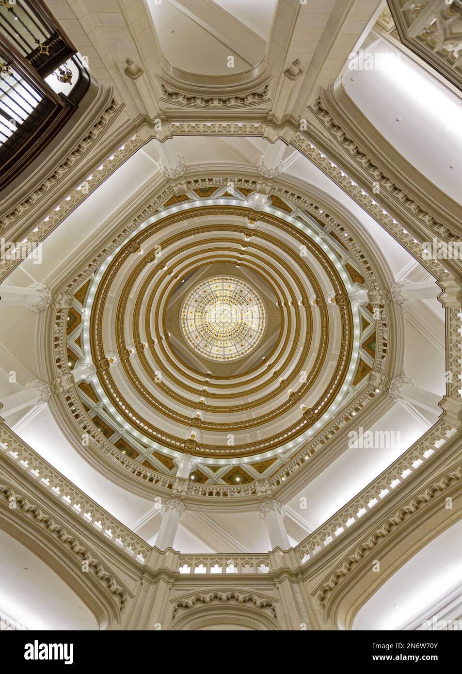 Pittsburgh Downtown: A 10-story rotunda, capped by a stained glass ...