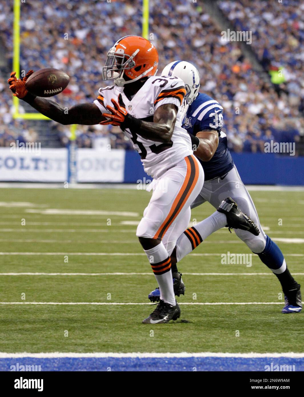 CORRECTS TO BROWNS FREE SAFETY TASHAUN GIPSON NOT RUNNING BACK TRENT ...