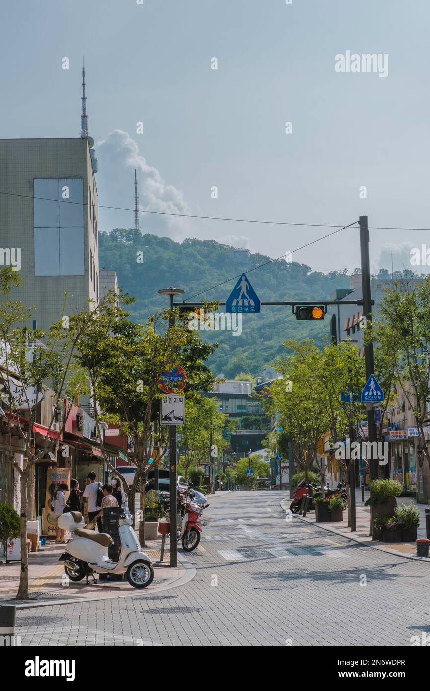 A vertical shot of the streets of Seoul during the day in South Korea ...