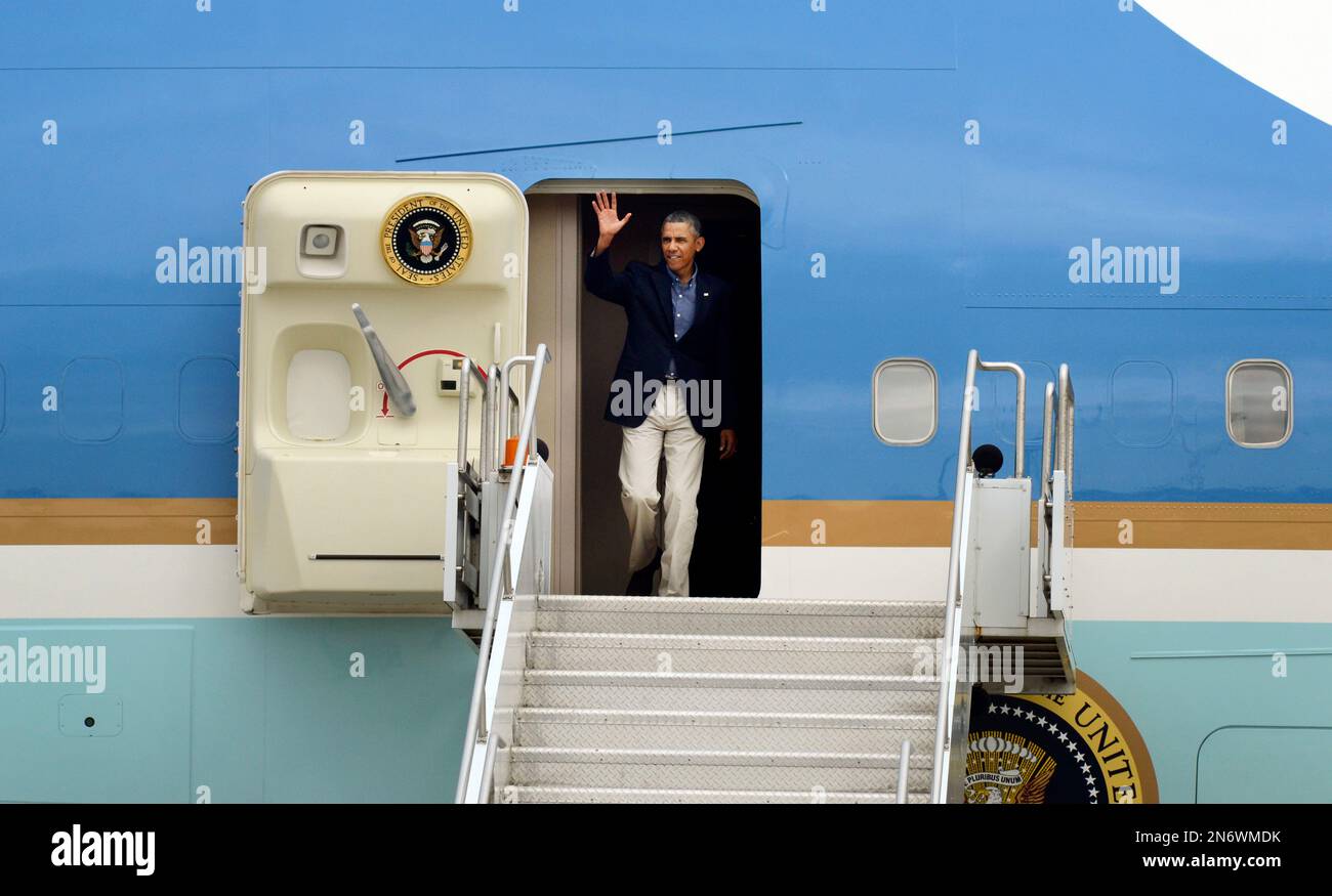 President Barack Obama waves as he arrives on Air Force One to the ...