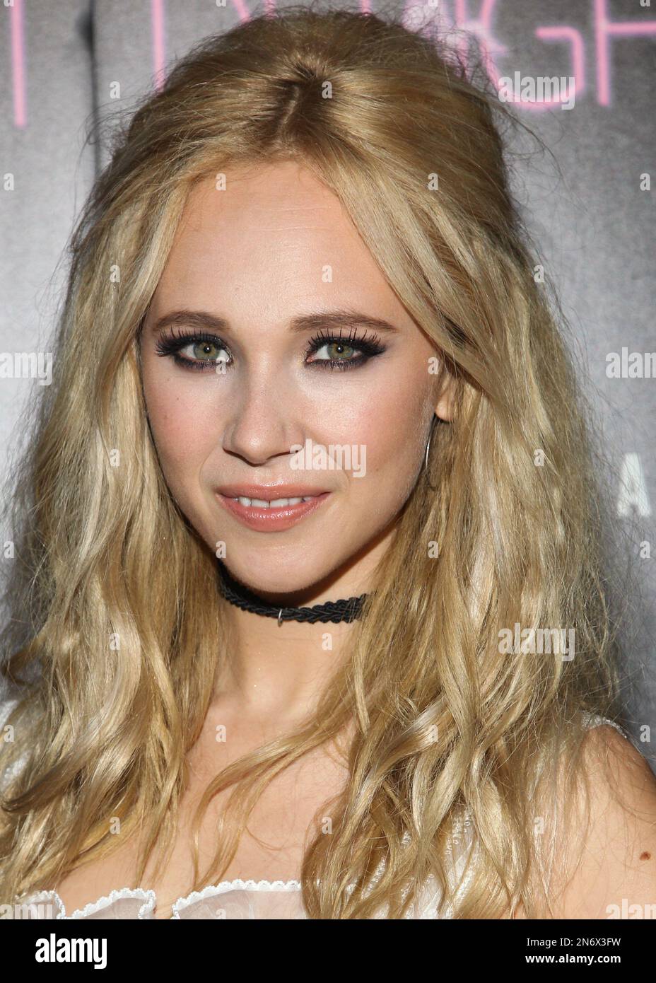 Actress Juno Temple arrives at the premiere of "Afternoon Delight" at ...