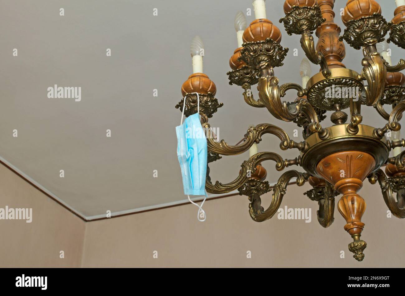 Face mask surgical hanging hi-res stock photography and images - Alamy