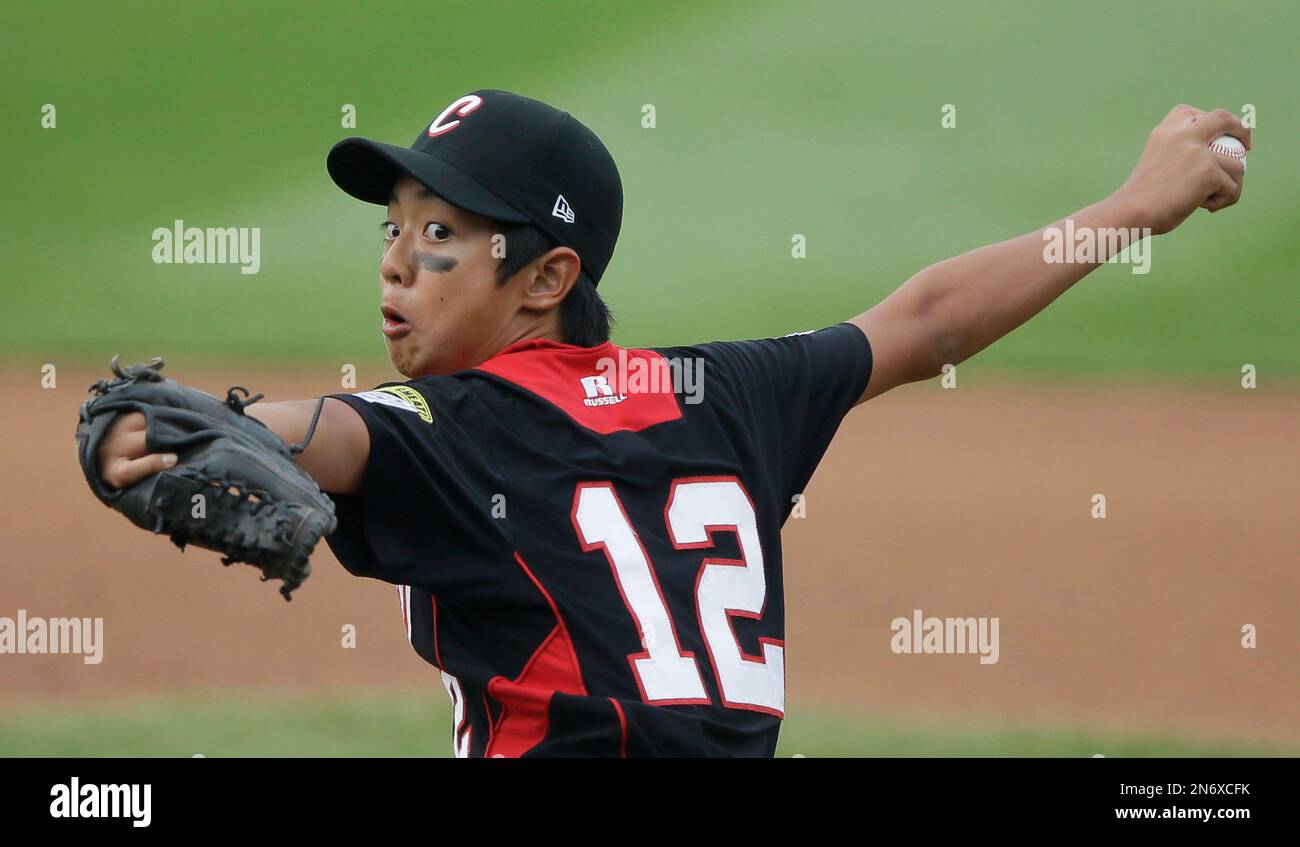 Ottawa, Canada's Ken Nguyen pitches during the first inning of a ...