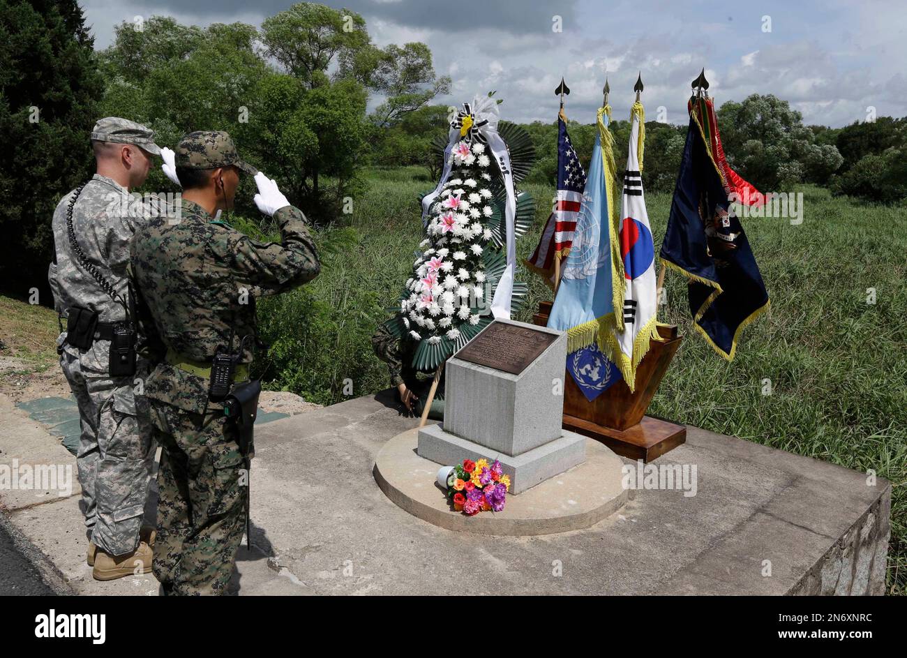 Soldiers of South Korea, right, and the United States salute together ...