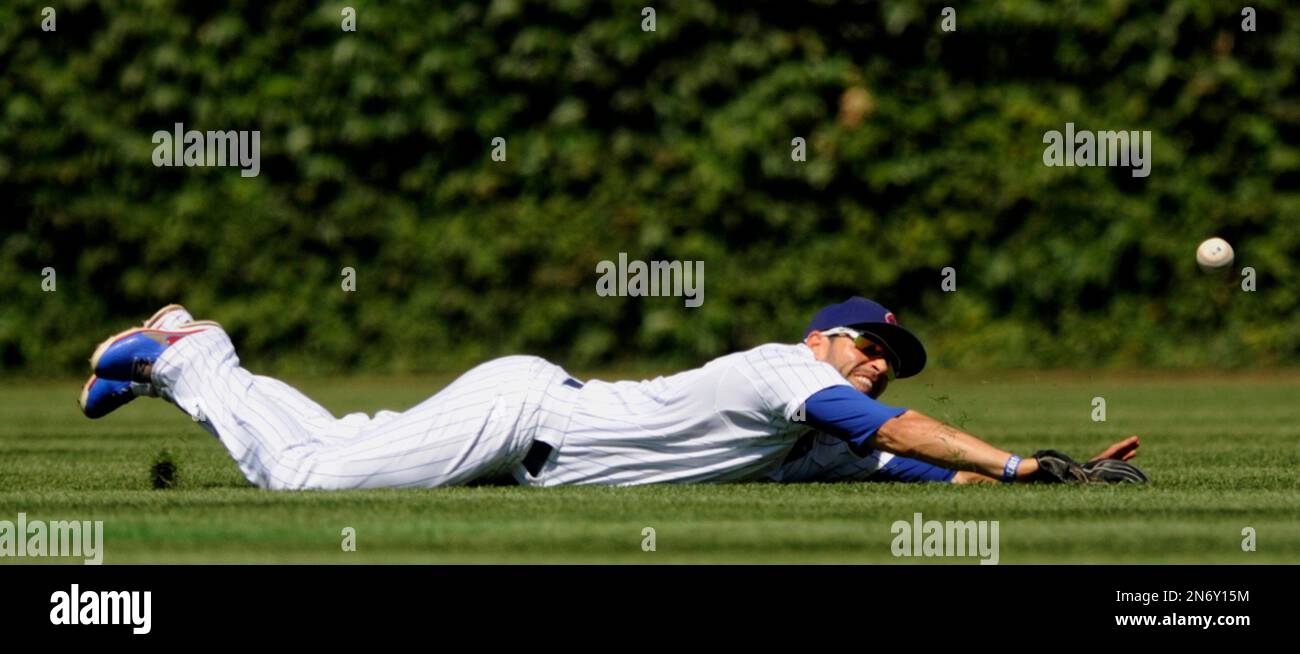 Chicago Cubs center fielder David DeJesus misses an RBI double hit by ...