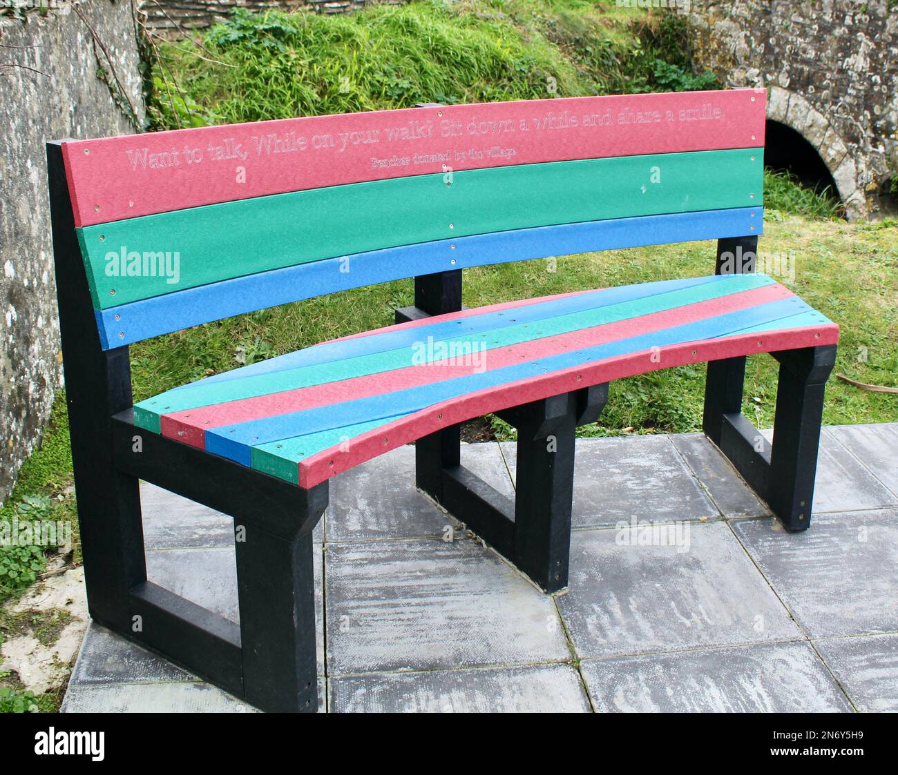 Public seating hi-res stock photography and images - Alamy