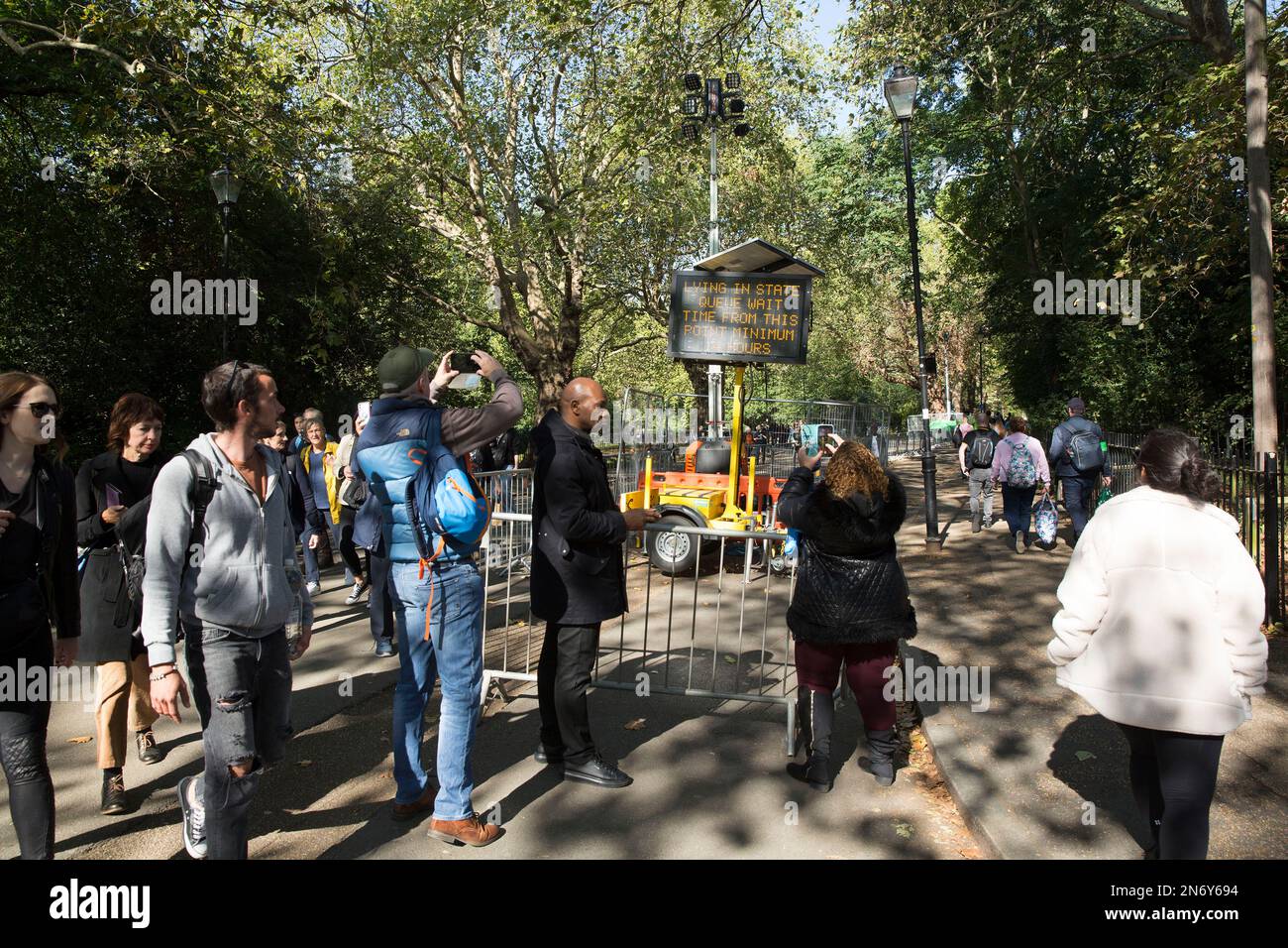 People queue and wait for the lying-in-state to pay their respects to ...