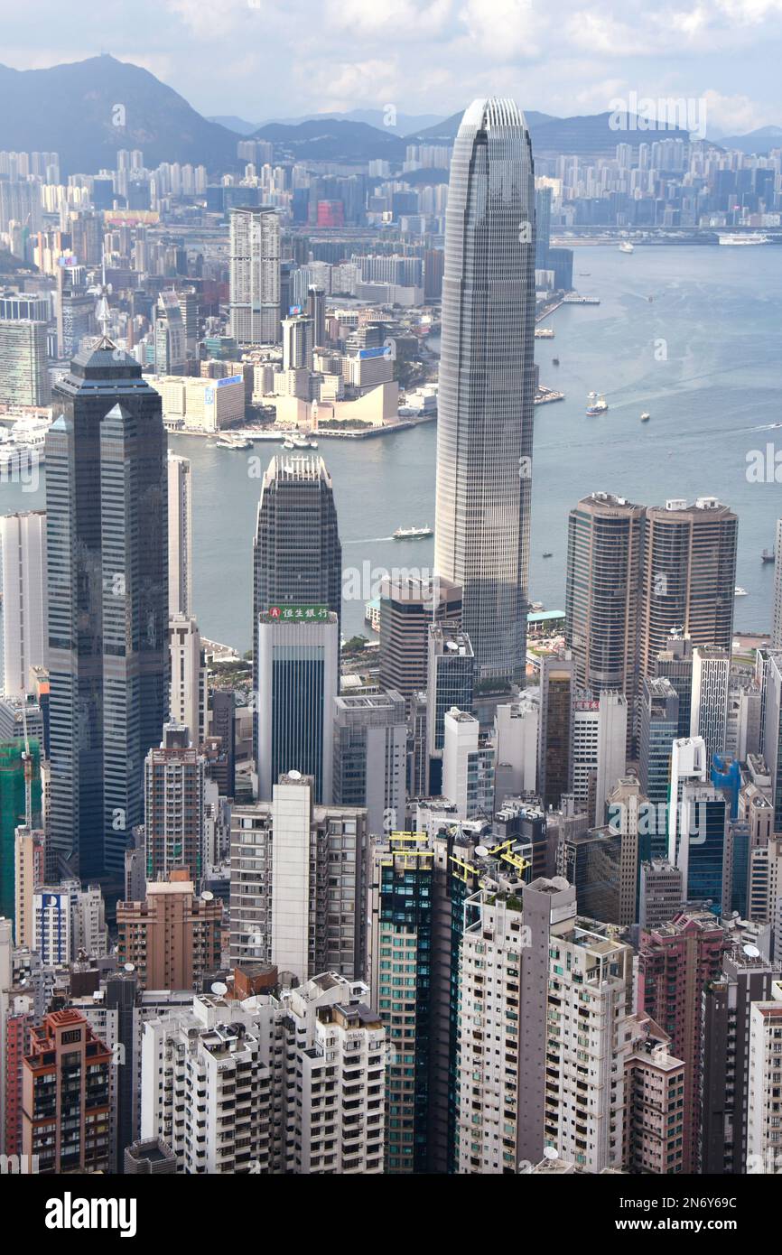 Panoramic view of Hong Kong and Victoria harbour from Victoria Peak ...