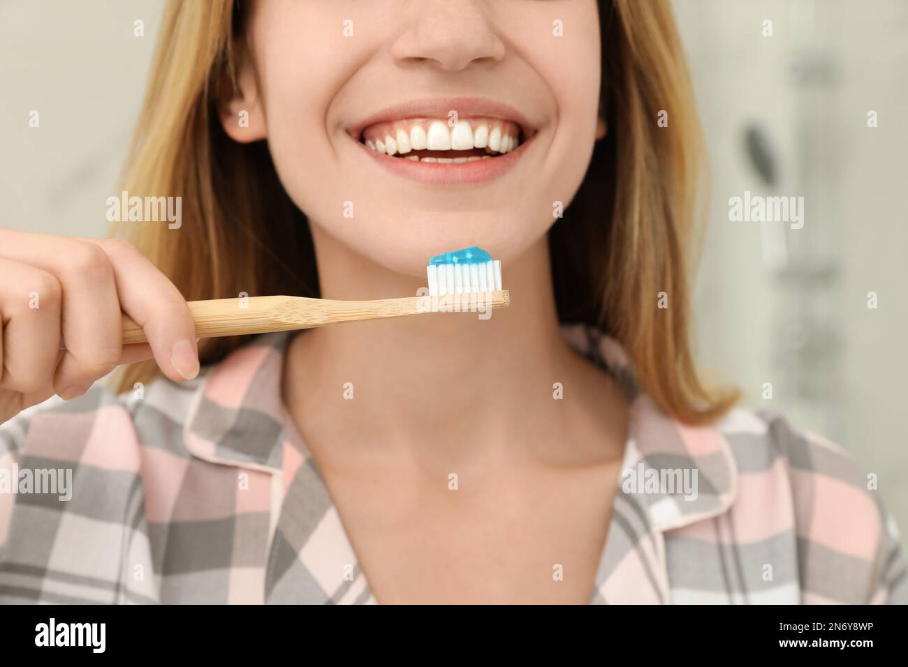 Woman teeth wash washing hi-res stock photography and images - Alamy