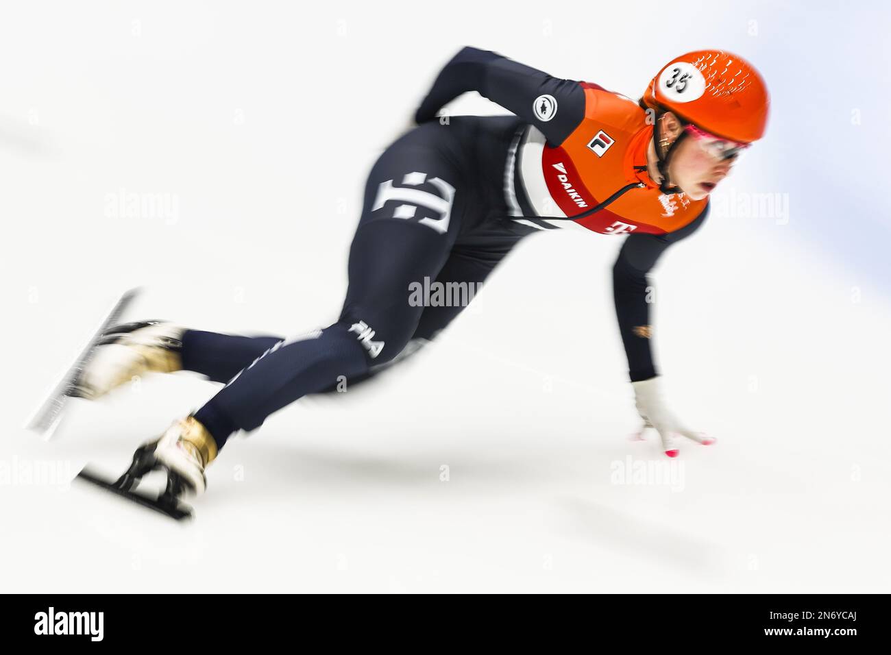 DORDRECHT - 10/02/2023, Suzanne Schulting (NED) in action in the 1000 ...