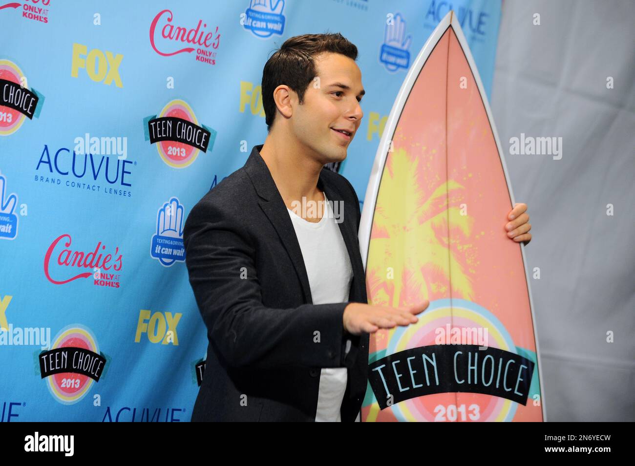 Skylar Astin poses backstage with the award for choice movie actor ...
