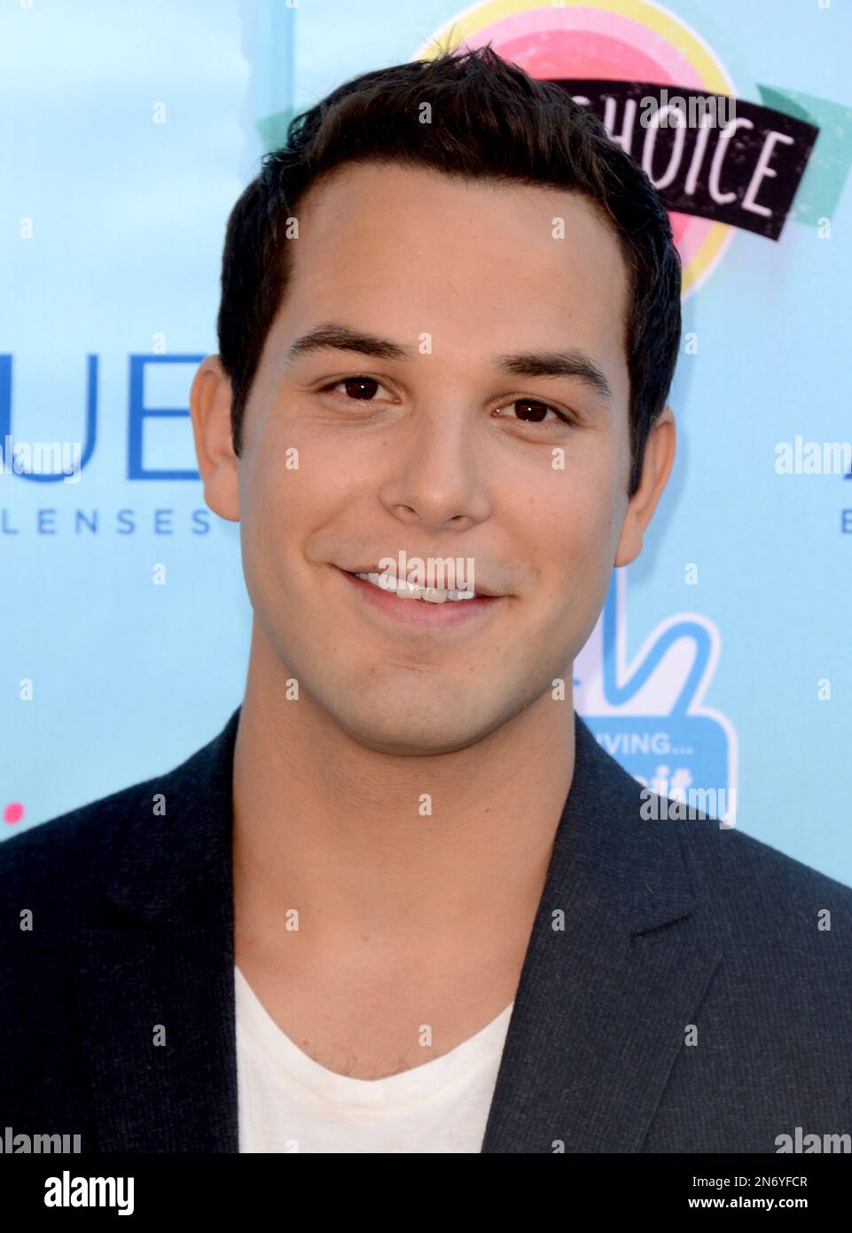 Skylar Astin arrives at the Teen Choice Awards at the Gibson ...
