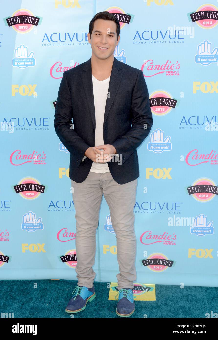Skylar Astin arrives at the Teen Choice Awards at the Gibson ...