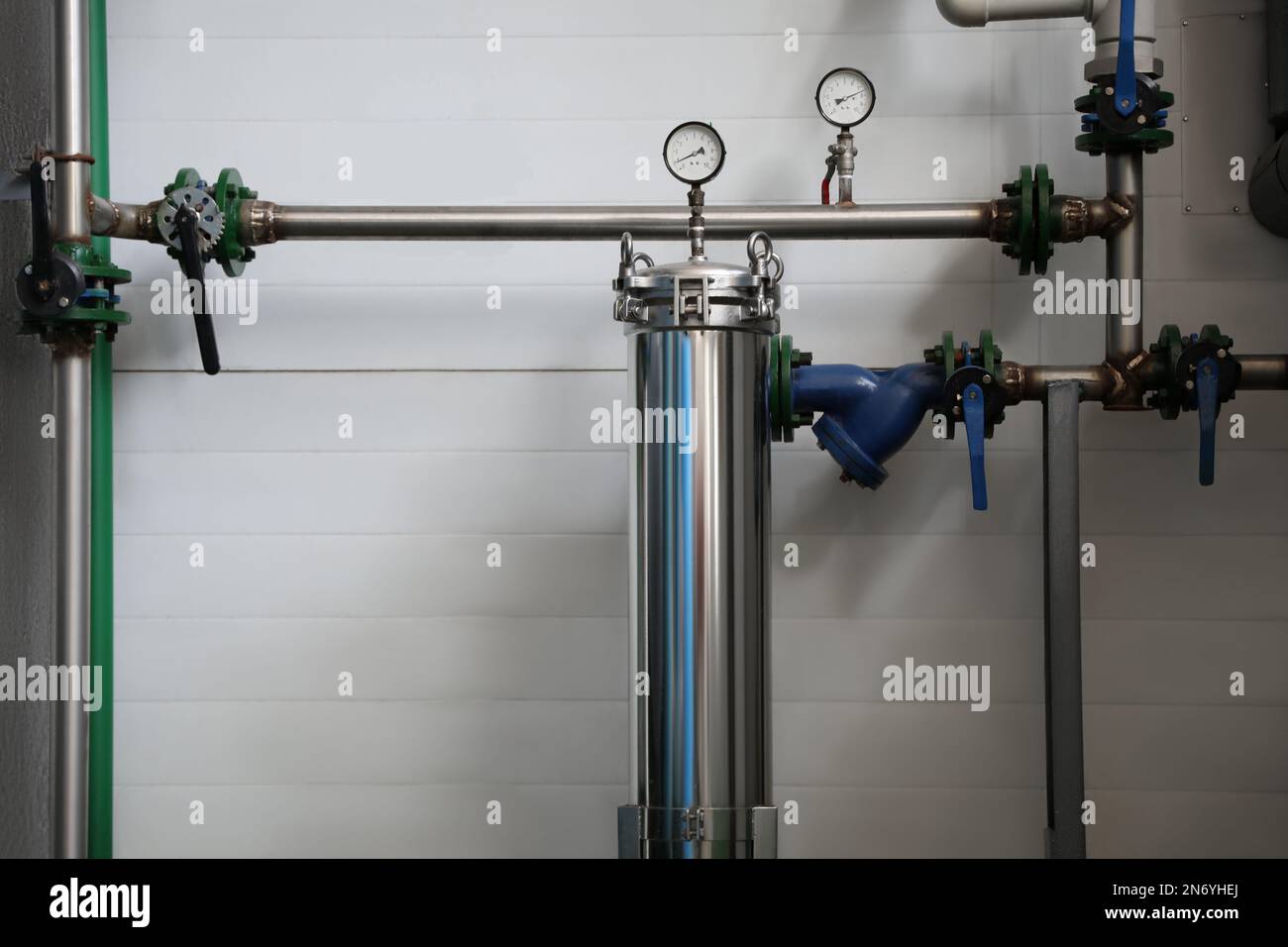 Pressure gauges pipes indoors hi-res stock photography and images - Alamy