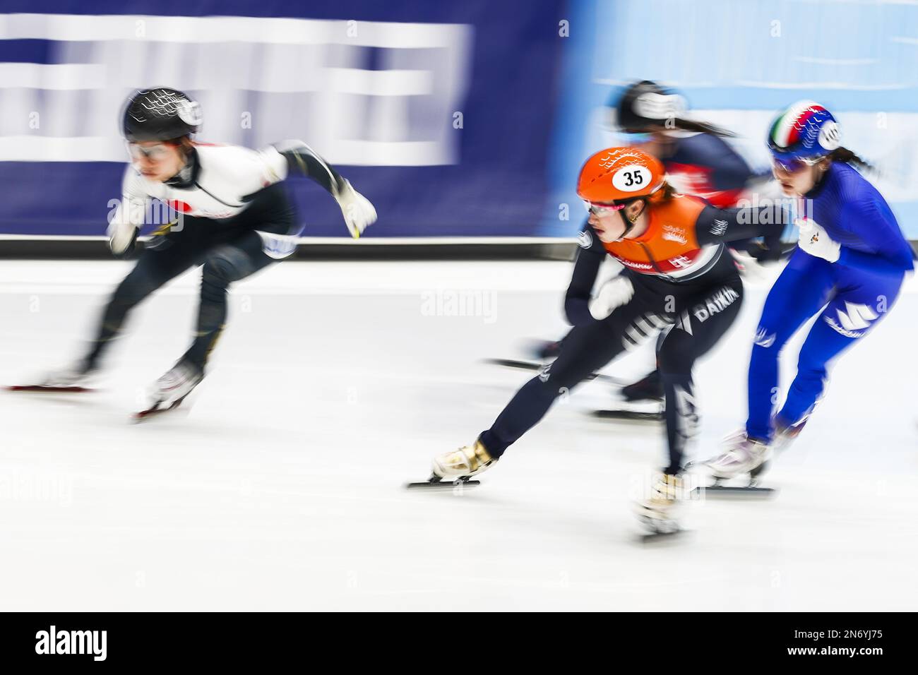 DORDRECHT - 10/02/2023, Suzanne Schulting (NED) in action in the 1000 ...